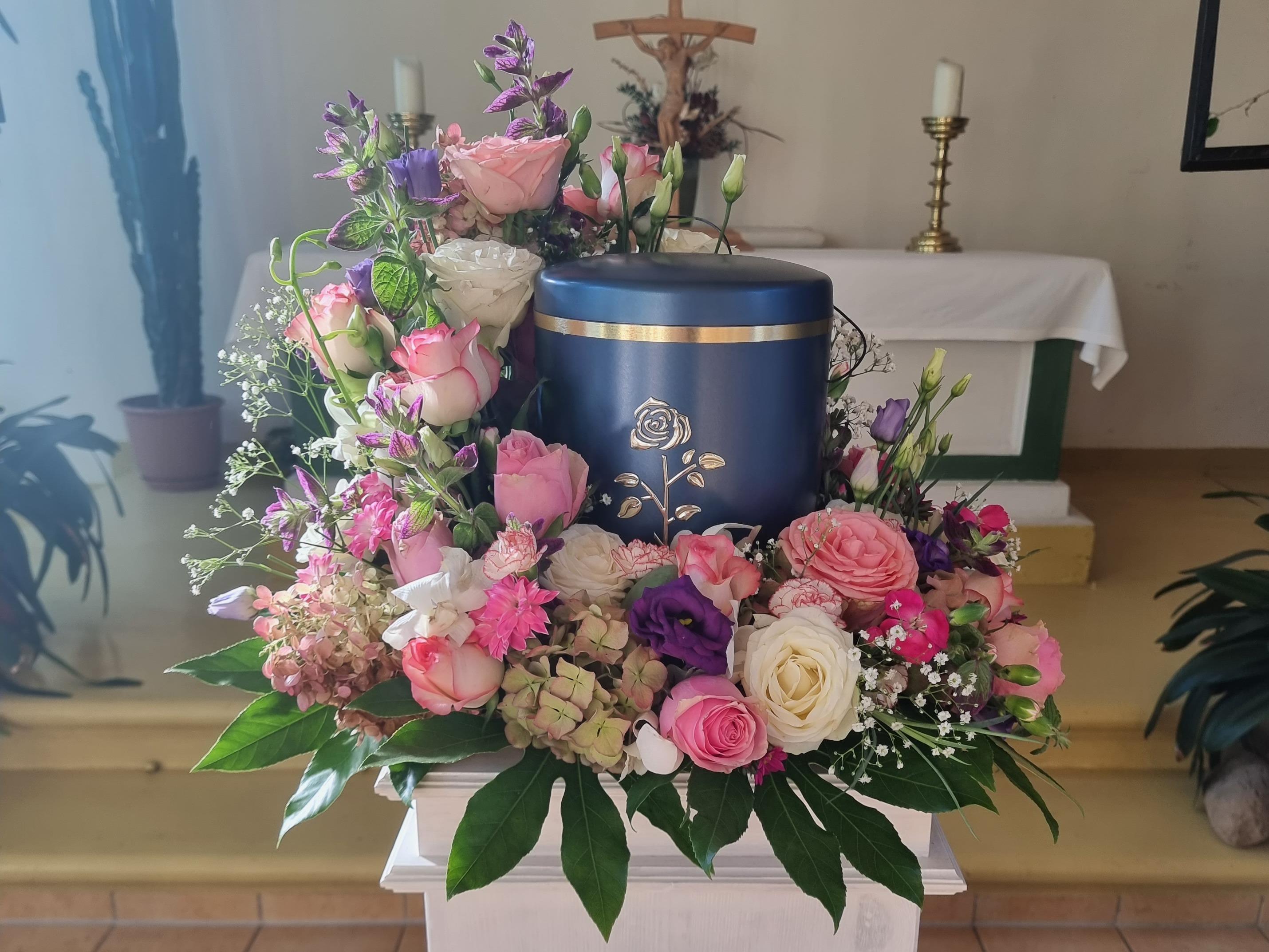 Blumen und Kränze - Leistungen | JEGUST-HEISE Bestattungen Strausberg ...